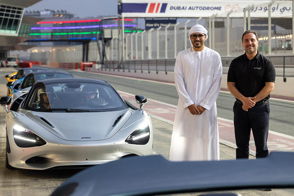 StriveME - عملاء ماكلارين دبي من مالكي طراز 750S الأوائل يختبرون ذروة مستويات أداء السيارة على ...